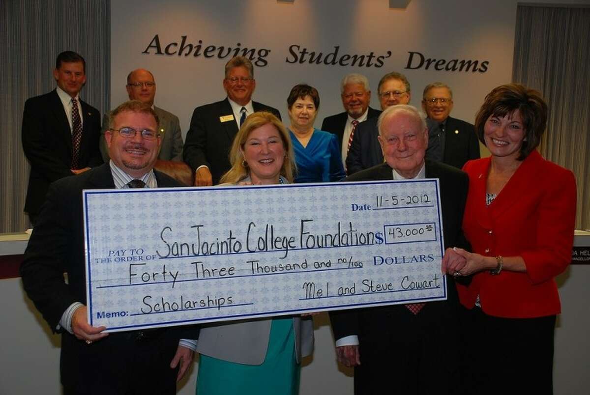 Board of Trustees recognizes Mel and Steve Cowart