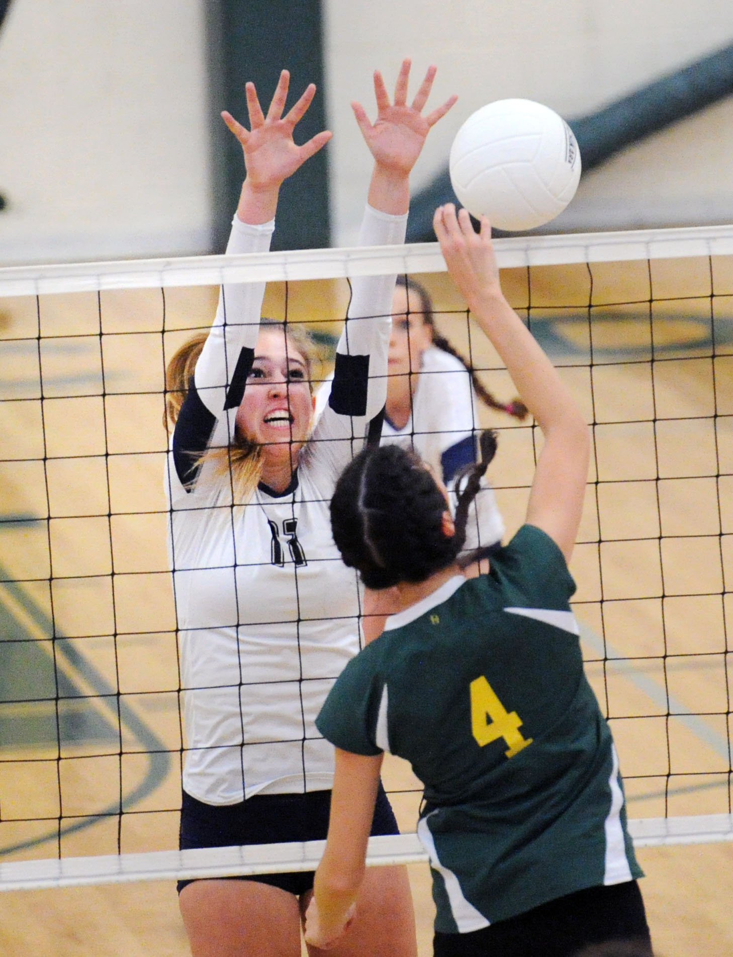 King volleyball sweeps GA to stay unbeaten