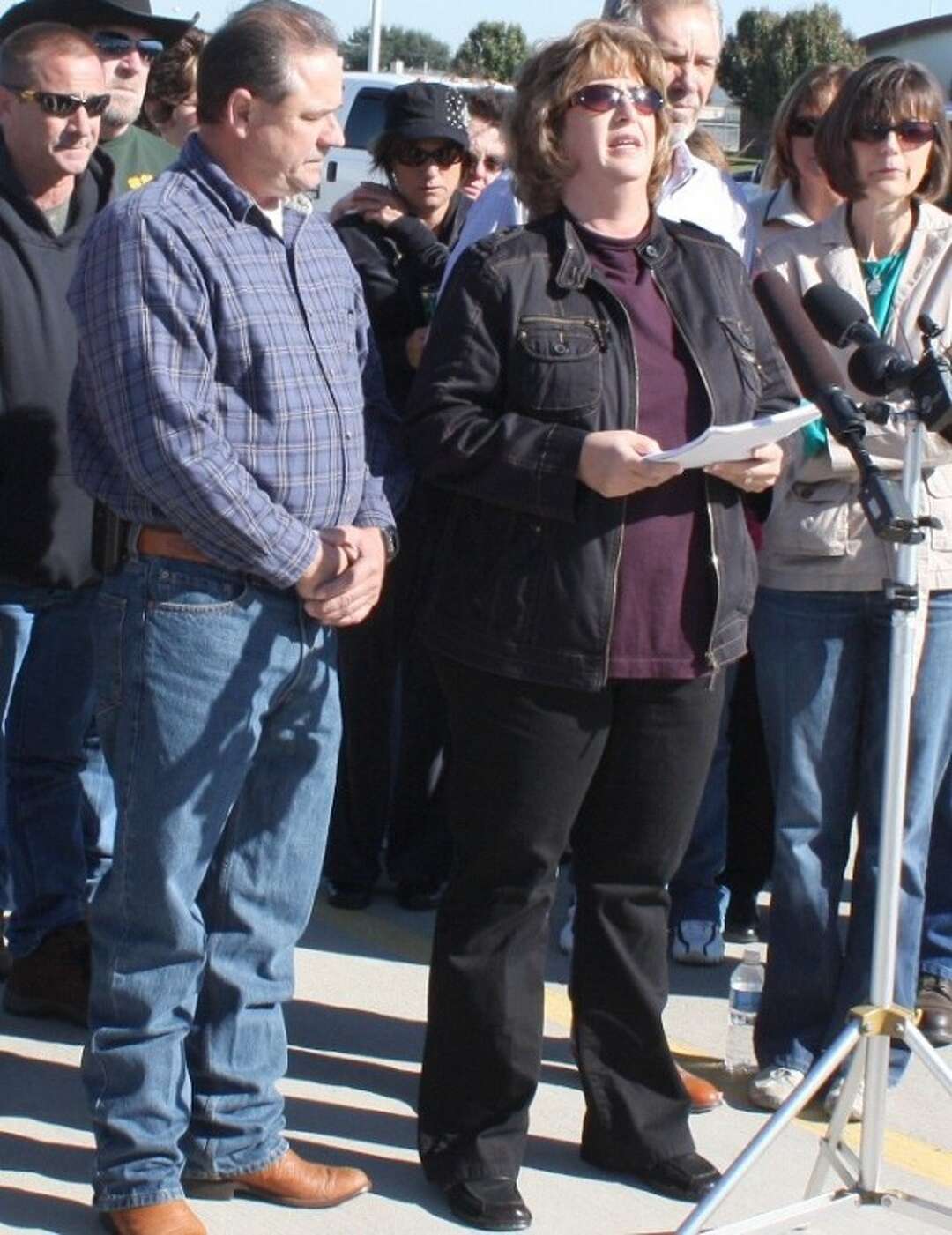 Pearland mother whose son was murdered confronts Nancy Pelosi over ...