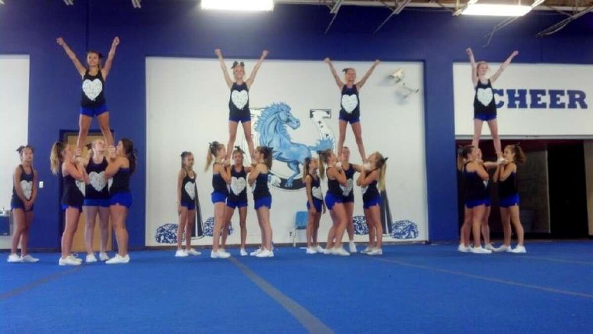 Friendswood JH cheerleaders preparing for busy year