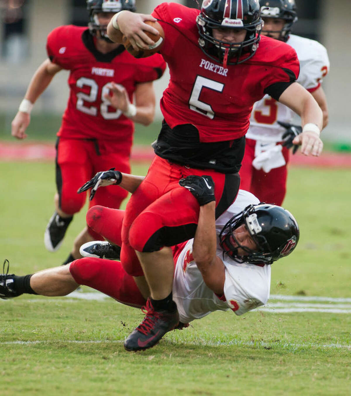FOOTBALL: Late touchdown lifts Porter past Caney Creek