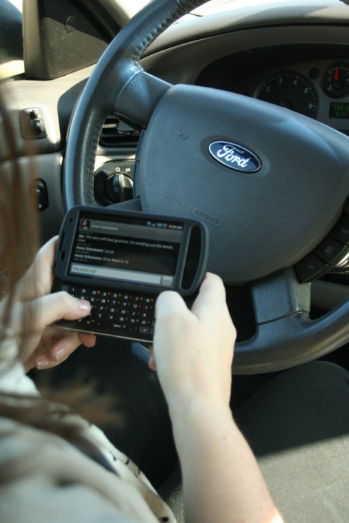 Tomball council approves texting while driving ban