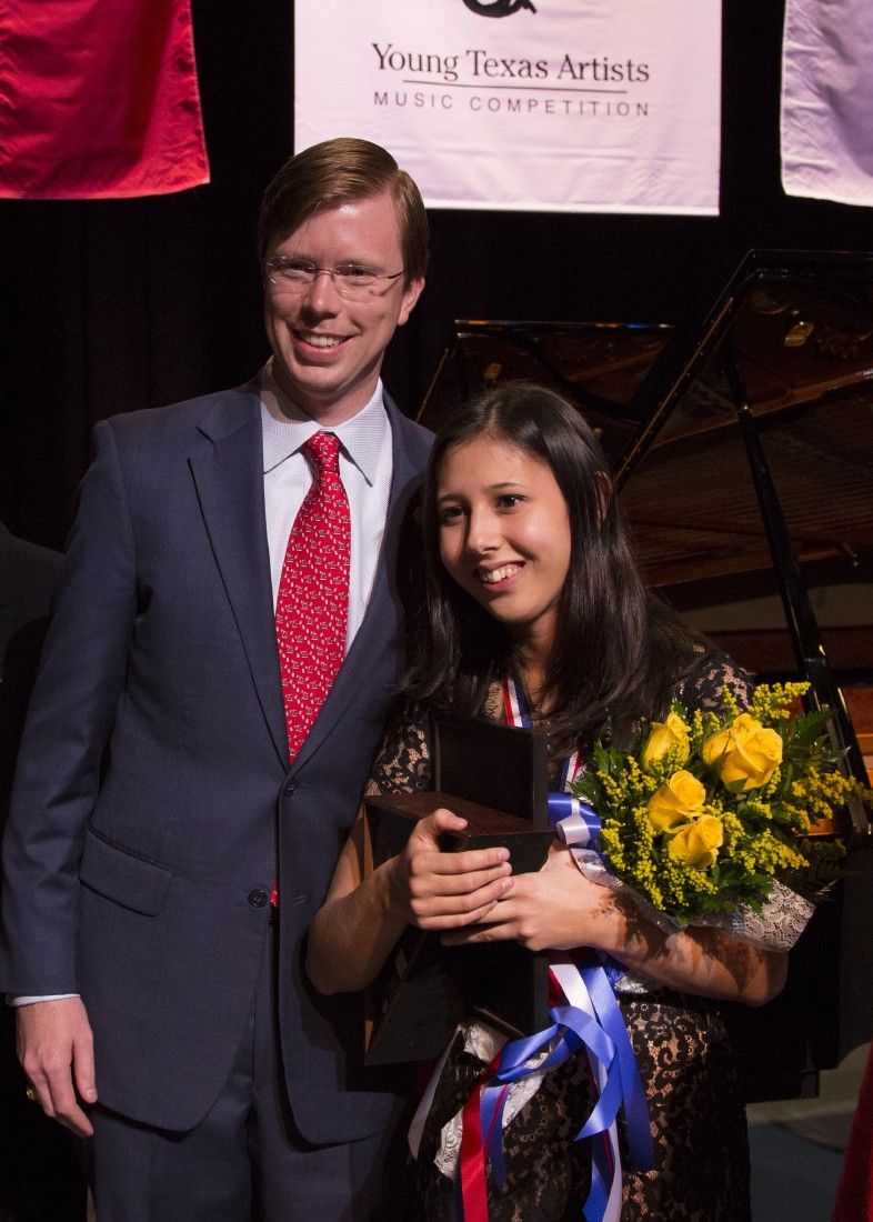 Pianists Yurie Farnsworth takes Young Texas Artists Grand Prize