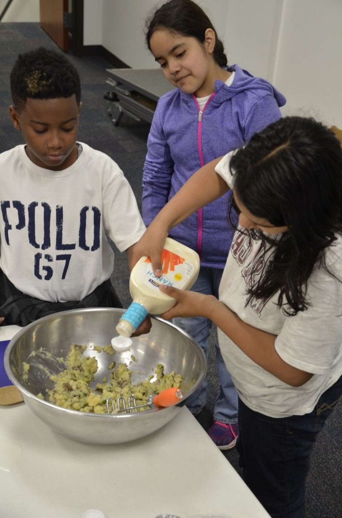 Students, parents, staff explore benefits of fresh produce, physical ...