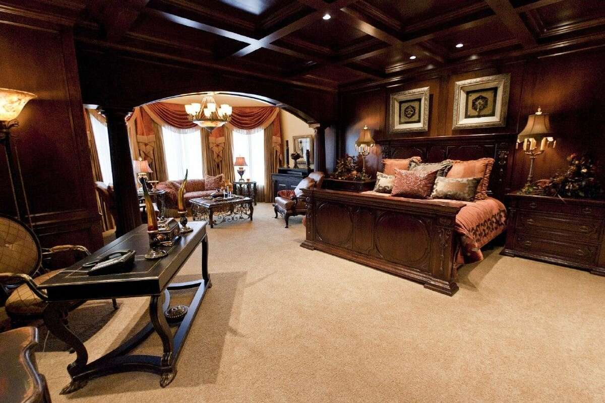 30K square foot mansion in The Woodlands sells