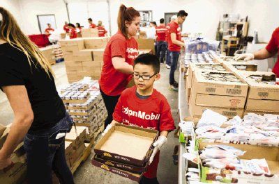 ExxonMobil helps Montgomery County Food Bank pack meals