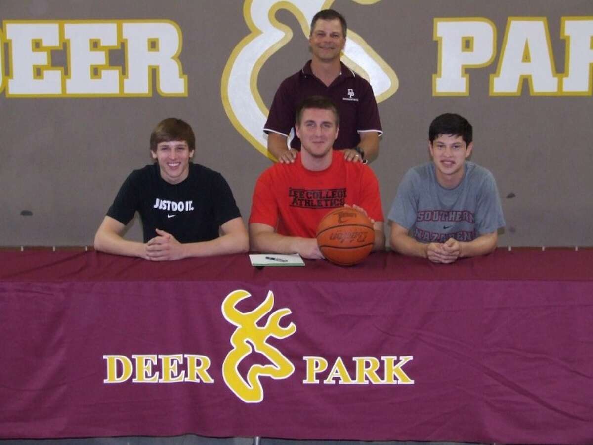 Three Deer basketball players sign with colleges