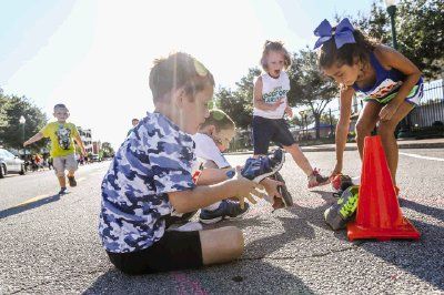 Hundreds run through Conroe for charity