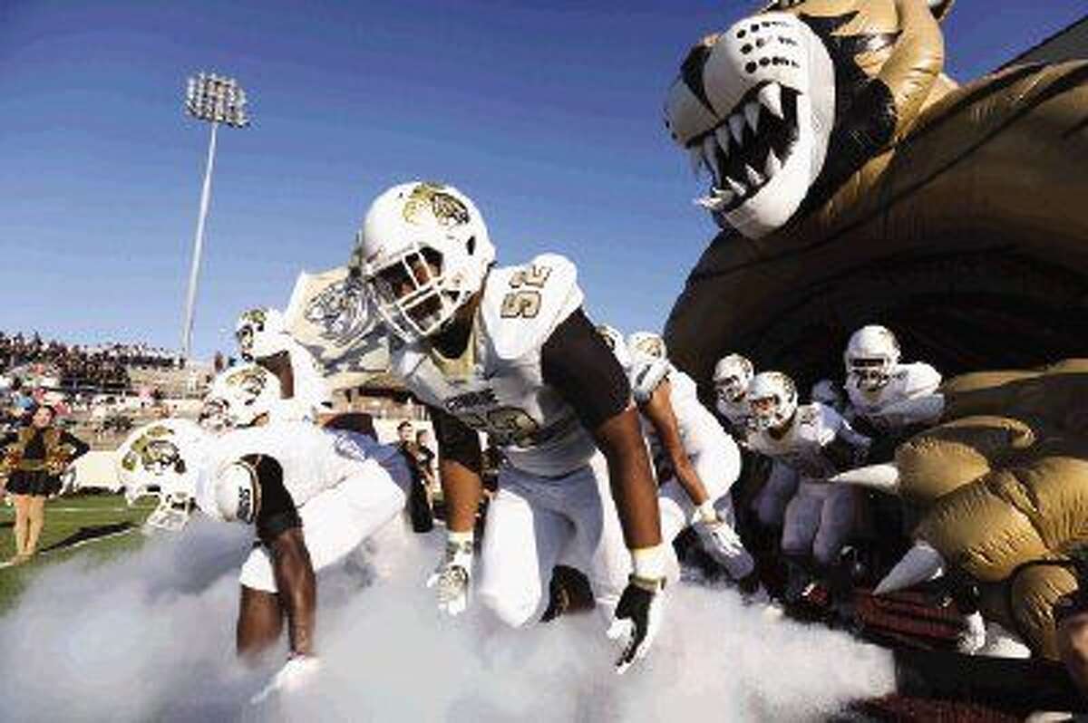 FOOTBALL: Kizzie slices Aldine secondary as Tigers roll to 67-27 victory