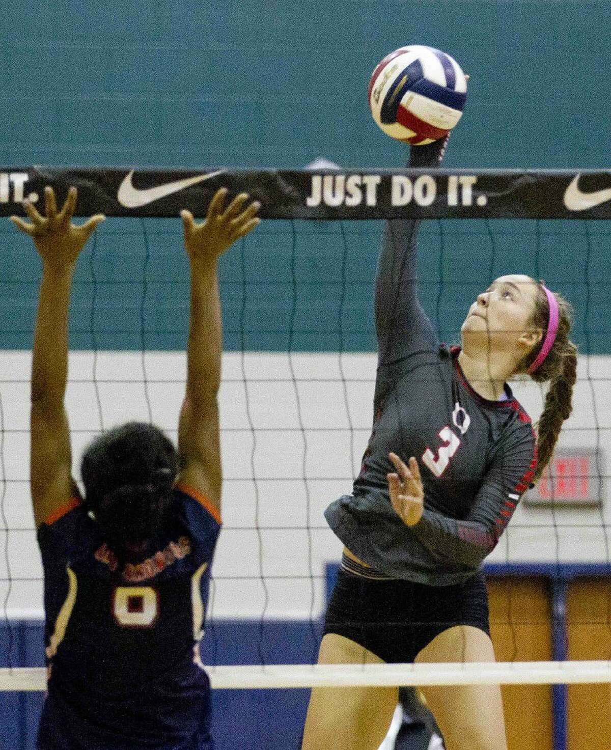 VOLLEYBALL: Oak Ridge dominates Day 1 of Nike Invitational, wins pool