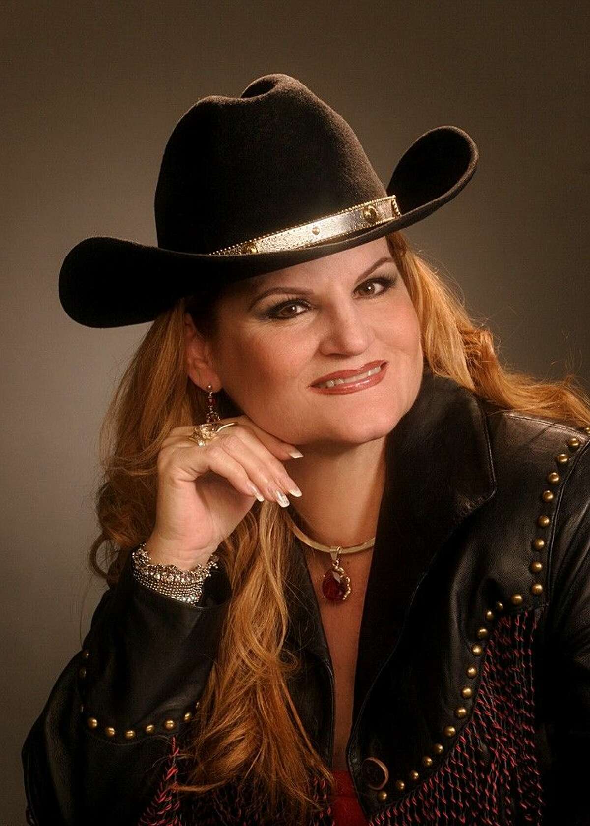 Joni Morris sings tribute to women in country music