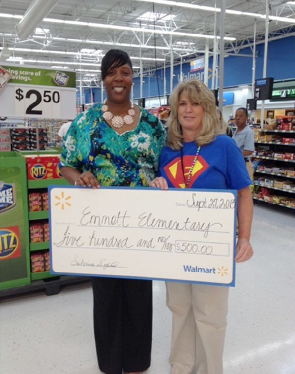 Wal-mart donates $500 to school partner Emmott Elementary