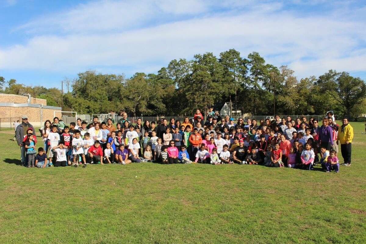 Students, parents, teachers participate in annual fun run event at ...
