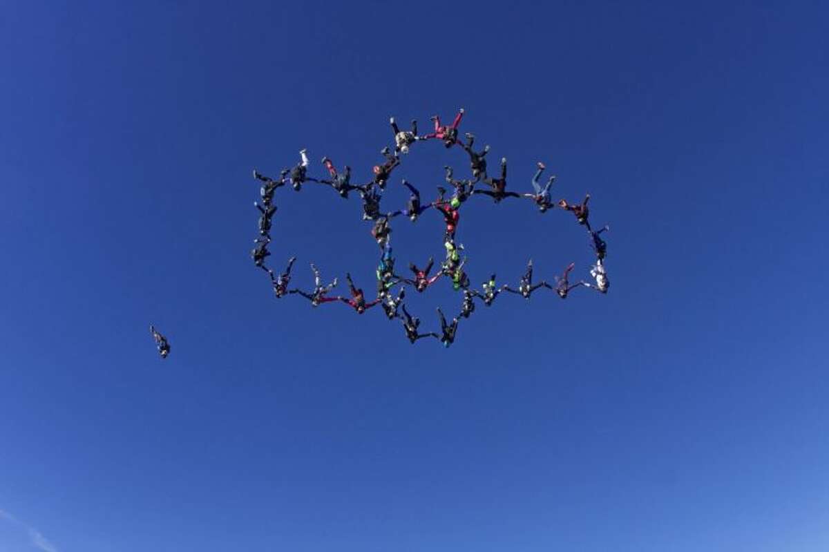 Skydiving formation state record set near Houston