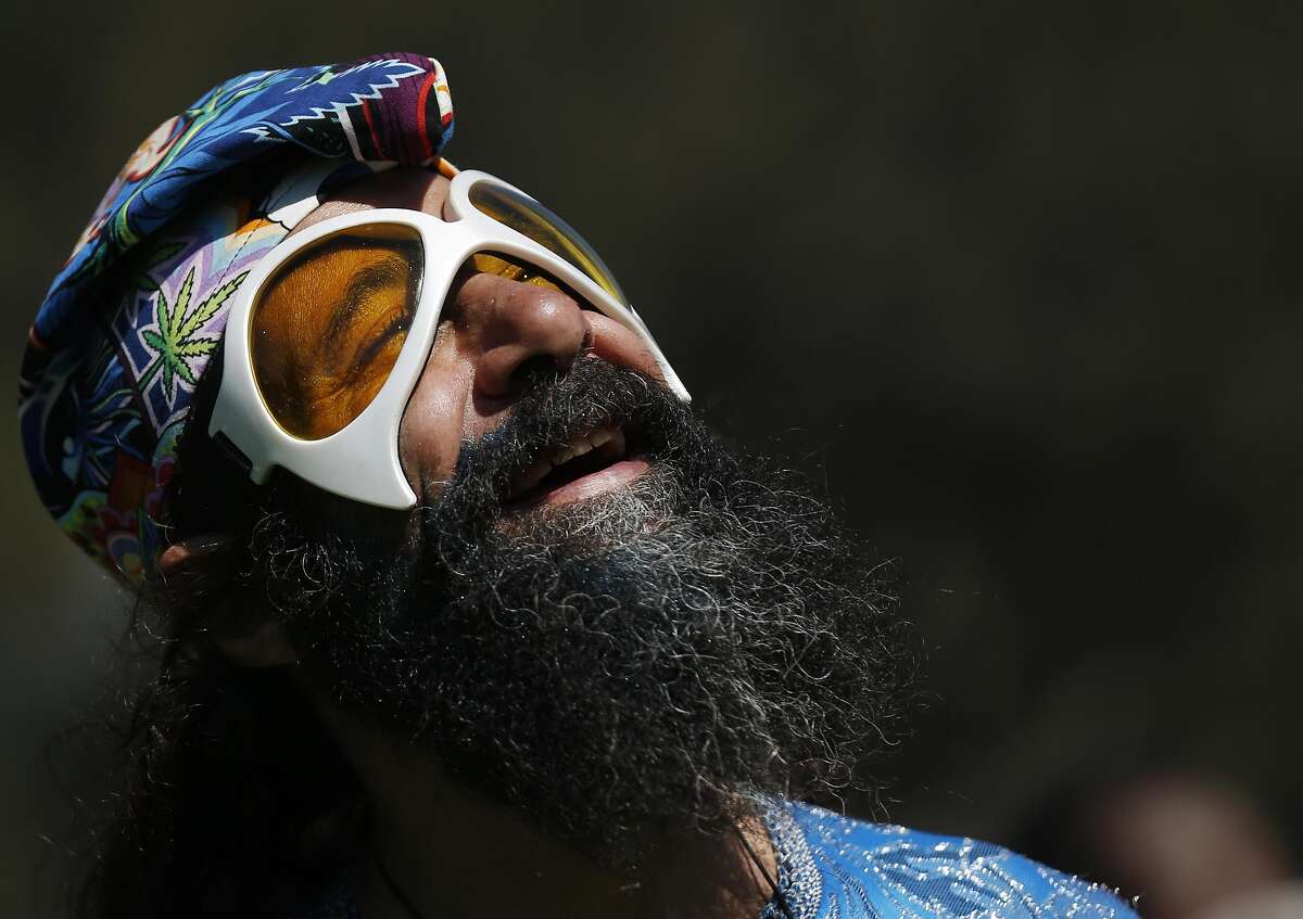 Cake lead singer John McCrea offers charged commentary at Hardly ...