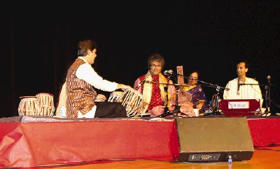 Classical Indian musician captivates crowd