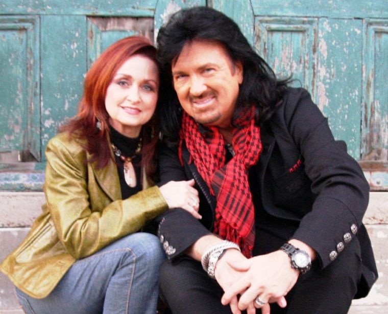 Morrises to perform in free concert