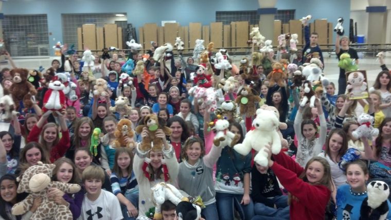 Friendswood Junior High choir spreads holiday cheer