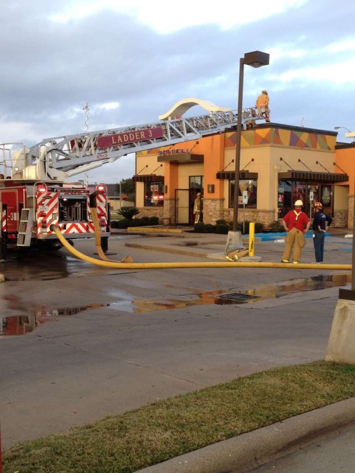 Smoldering cigarette cause of fire at Taco Bell in Katy