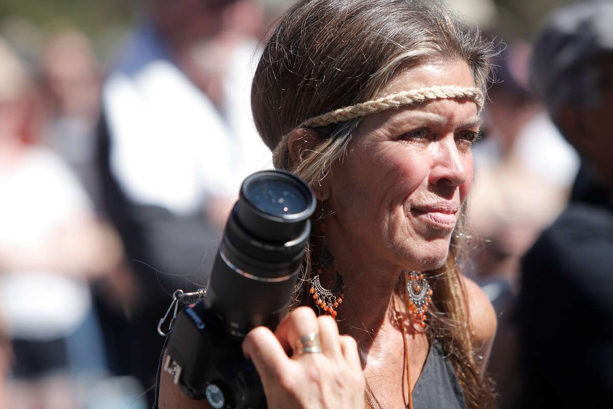 Cake lead singer John McCrea offers charged commentary at Hardly ...