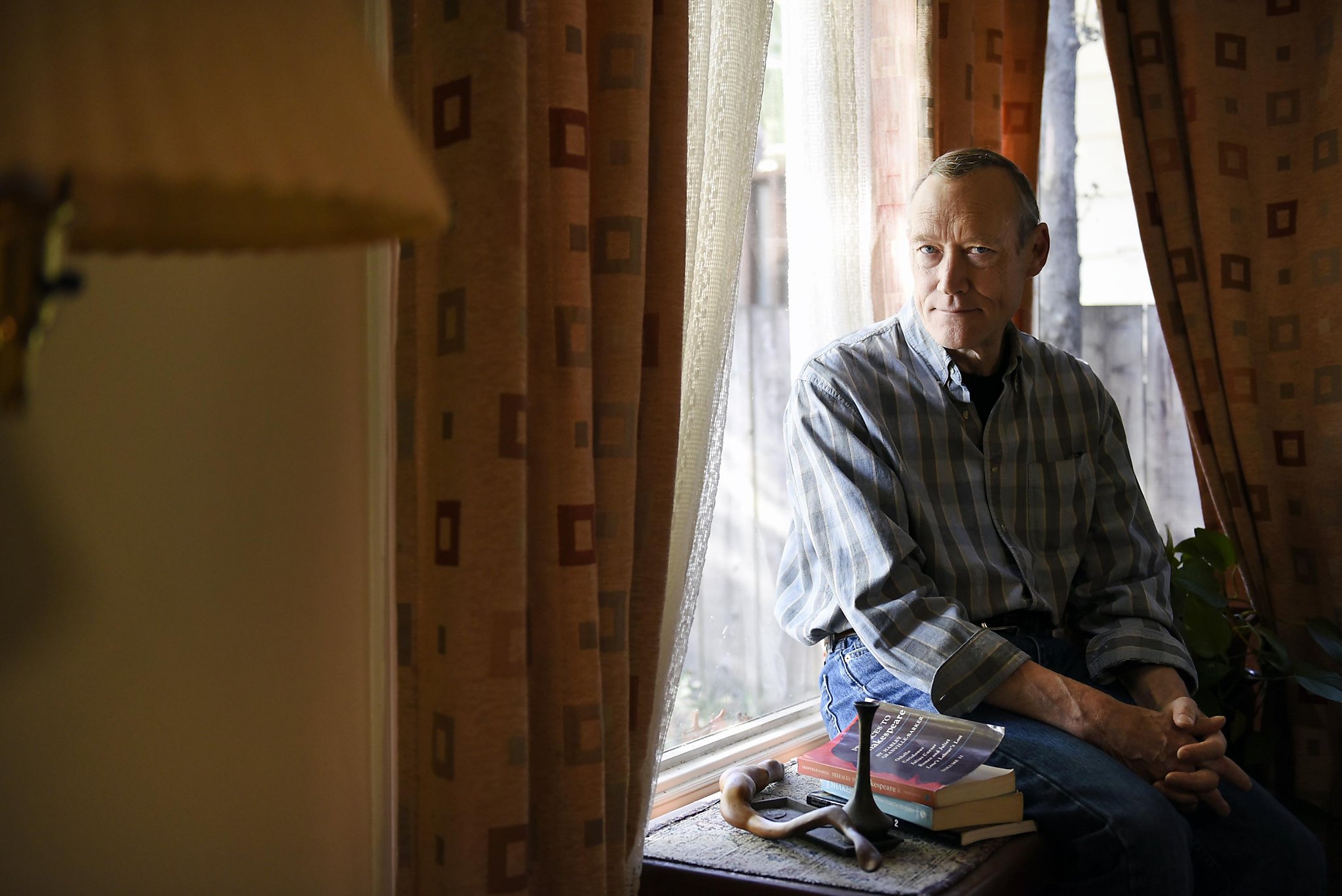 Theater actor Carpenter falls for big-screen ‘Coyotes’