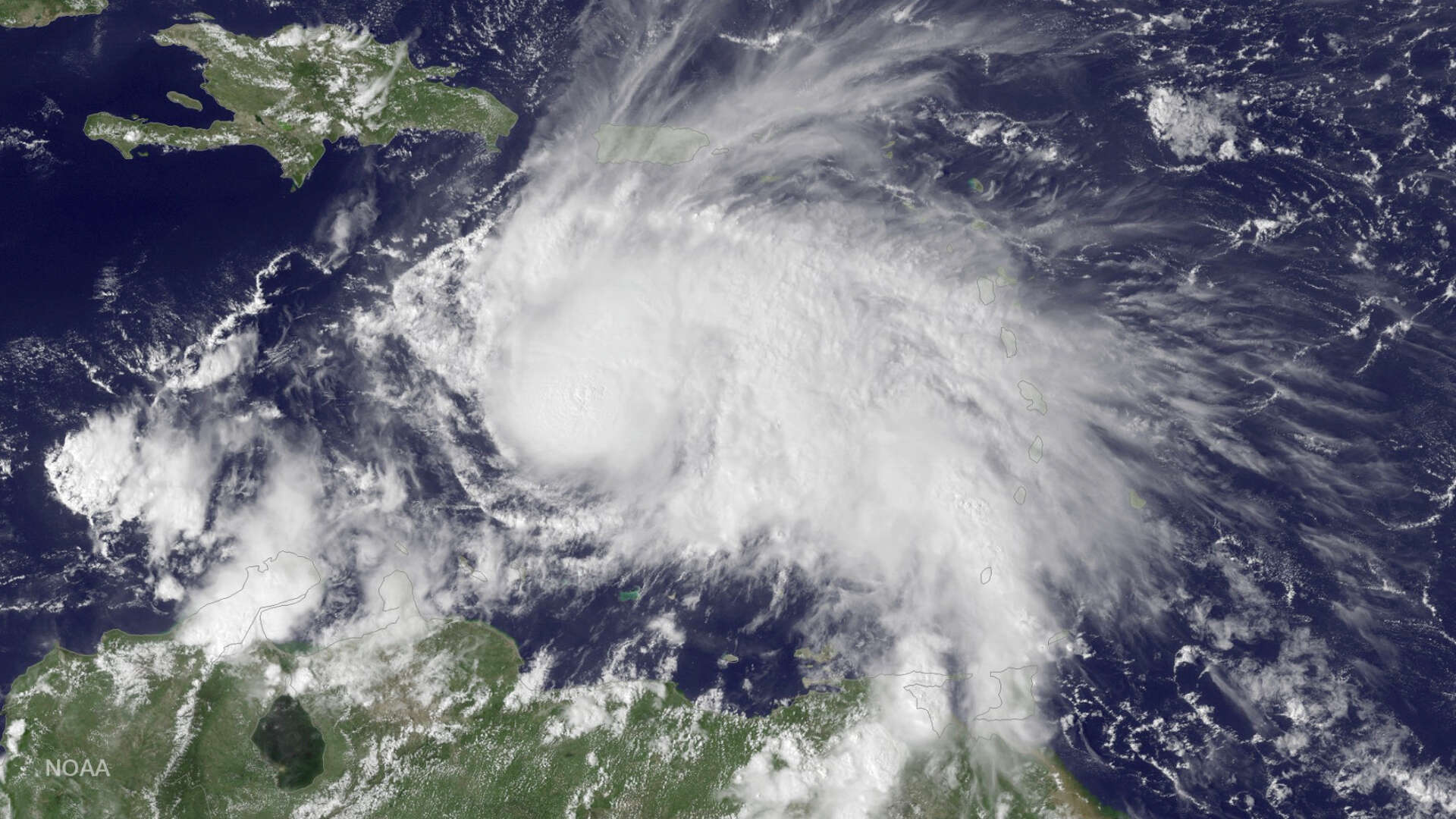Hurricane Matthew jumbles flight plans in Houston, other airports