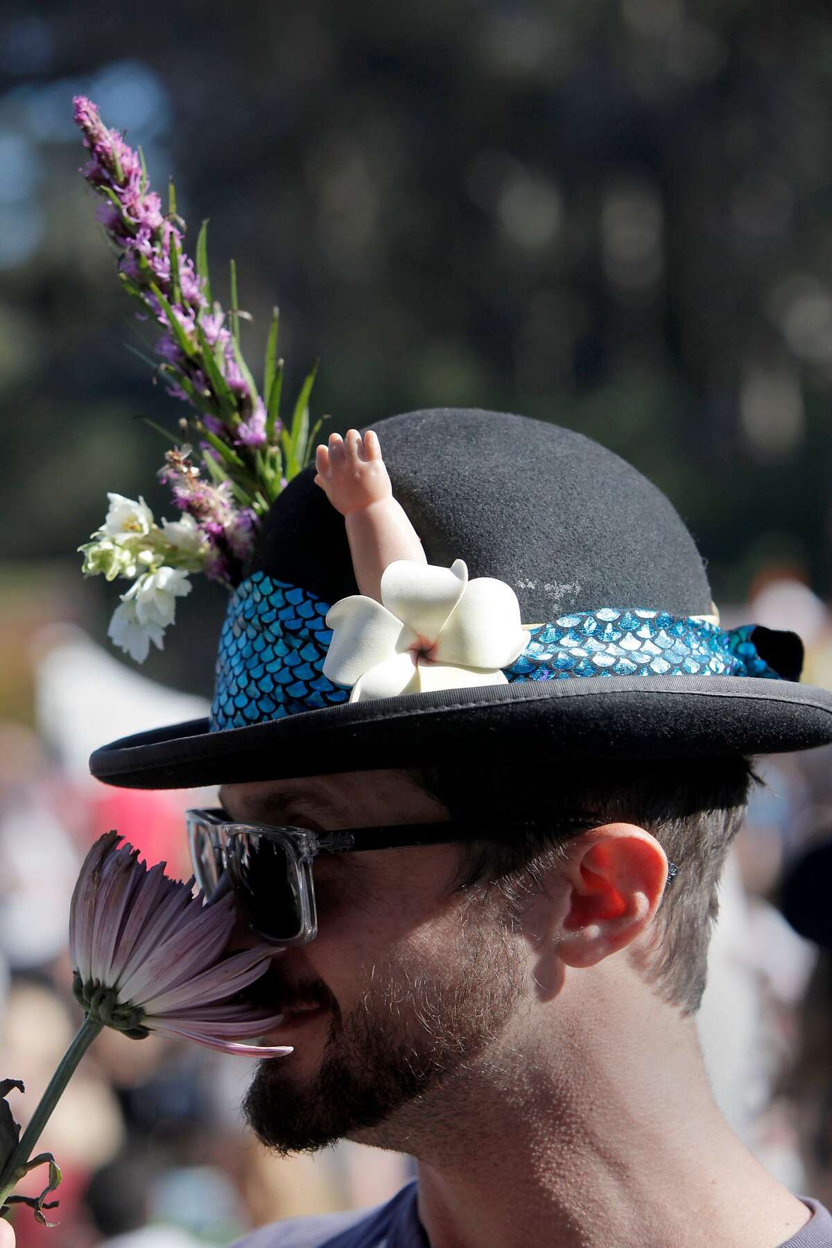 Cake lead singer John McCrea offers charged commentary at Hardly ...