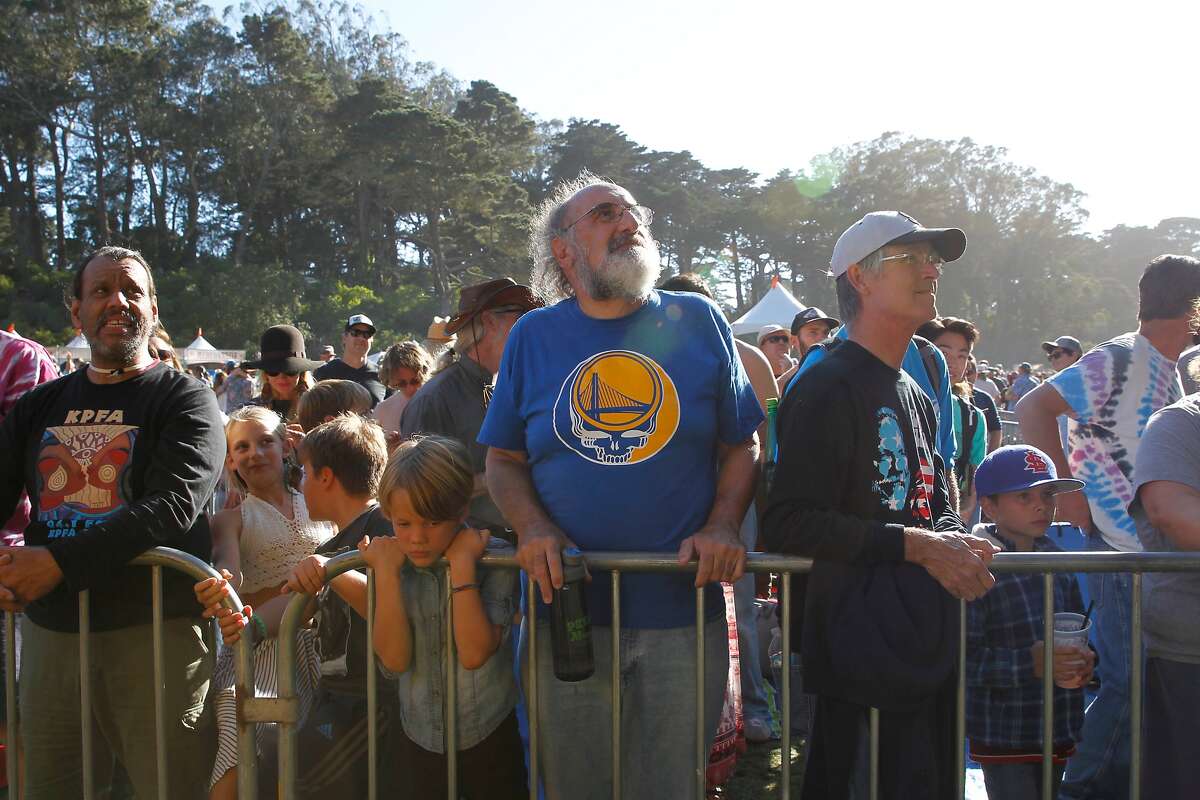 Cake lead singer John McCrea offers charged commentary at Hardly ...