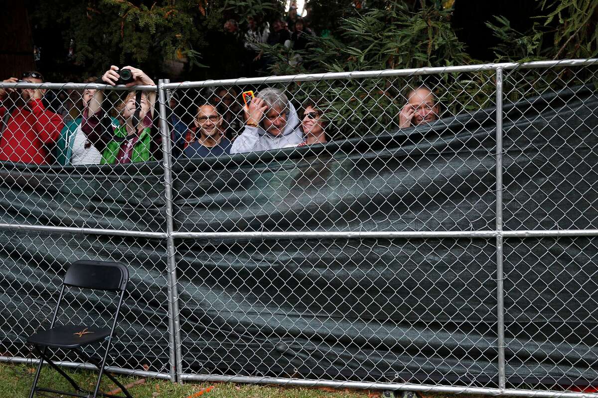 Cake lead singer John McCrea offers charged commentary at Hardly ...