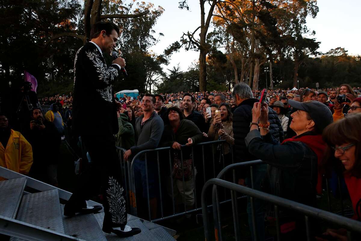 Cake lead singer John McCrea offers charged commentary at Hardly ...