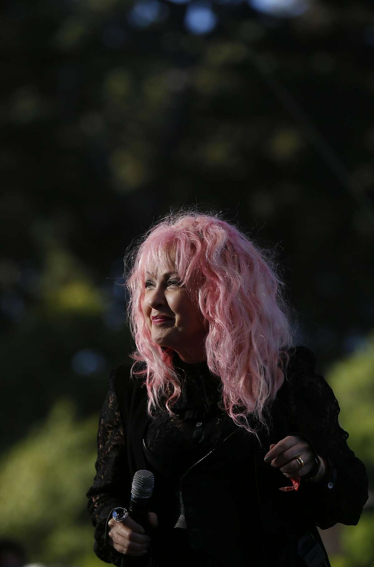 Cake lead singer John McCrea offers charged commentary at Hardly ...