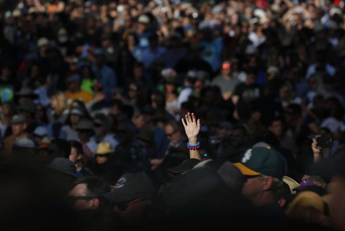 Cake lead singer John McCrea offers charged commentary at Hardly ...