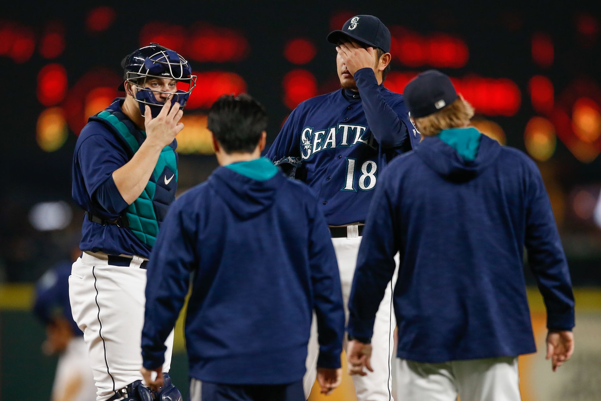 Mariners 'keep fighting' to the end, but come up short in playoff hunt