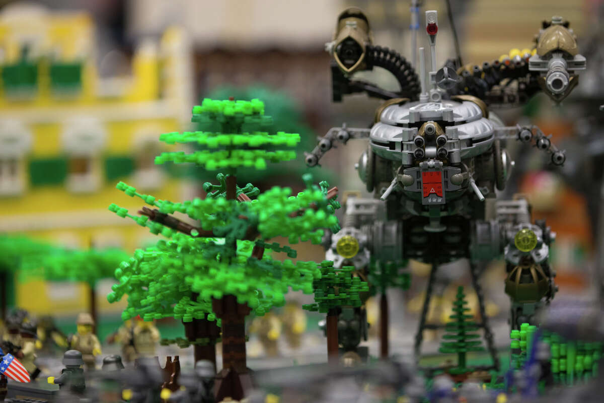 LEGO convention BrickCon goes virtual this weekend