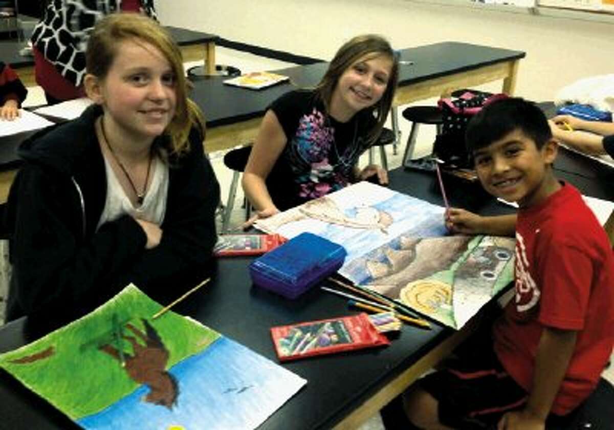 Huffman ISD students prepare for HLSR art show