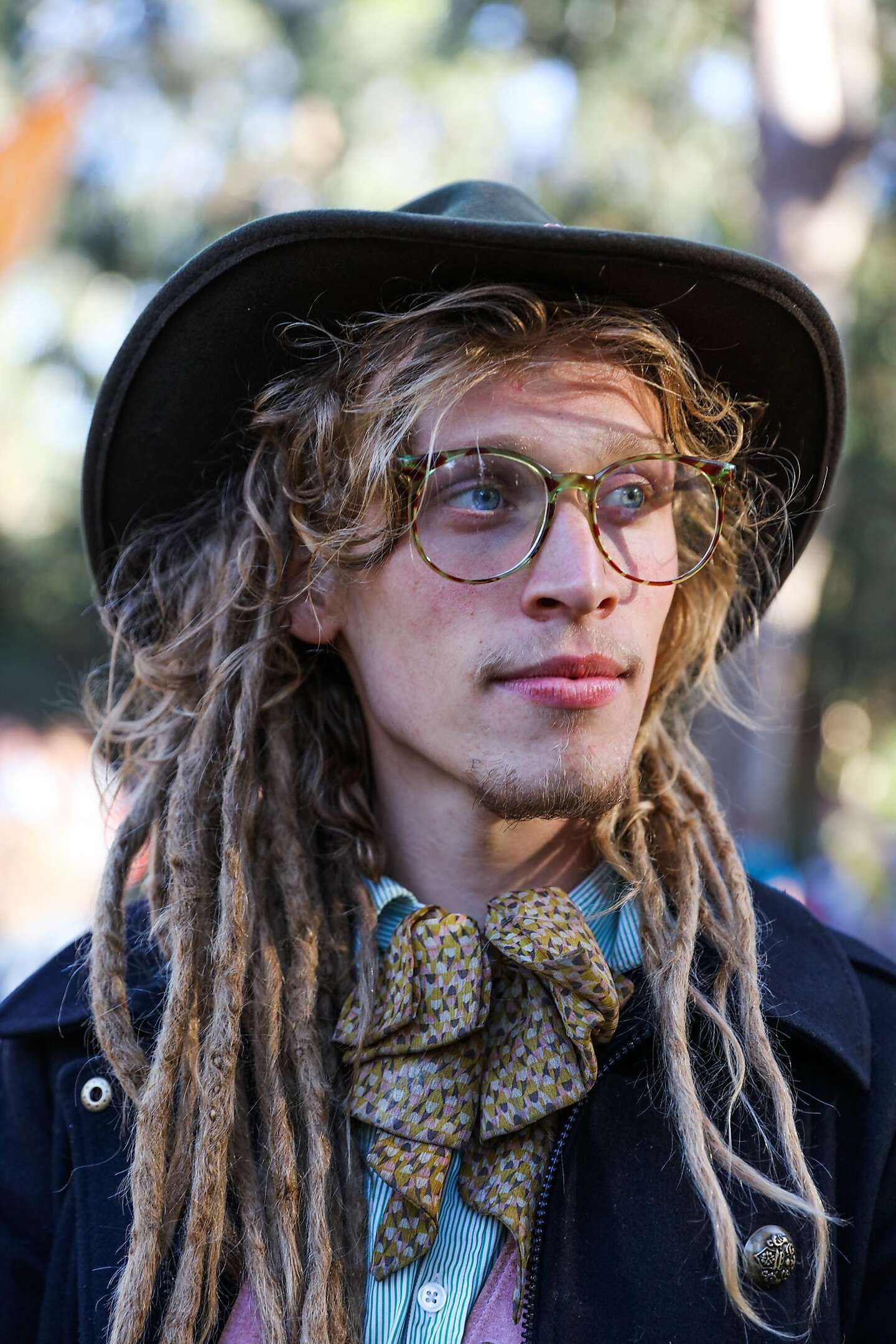 Cake lead singer John McCrea offers charged commentary at Hardly ...