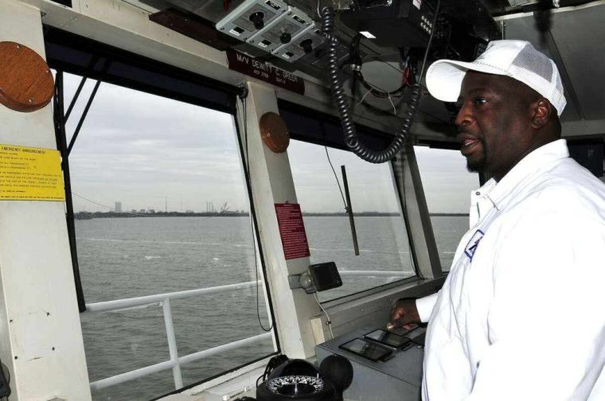 Training to navigate as captain of a vessel