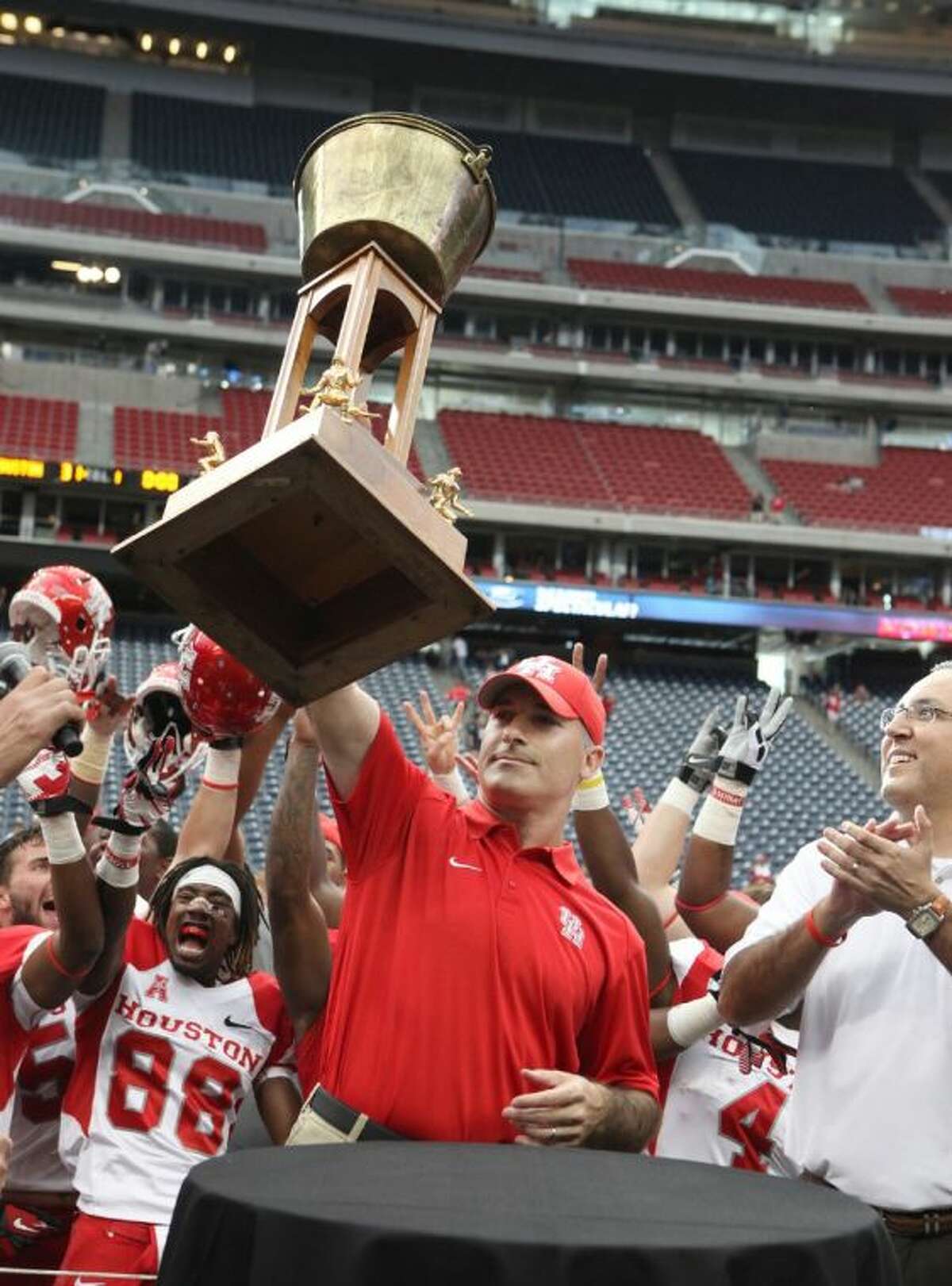 Coogs hang on for narrow Bayou Bucket win