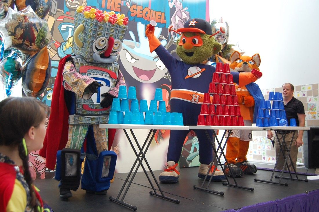 Children’s Museum hosts Mascot Race