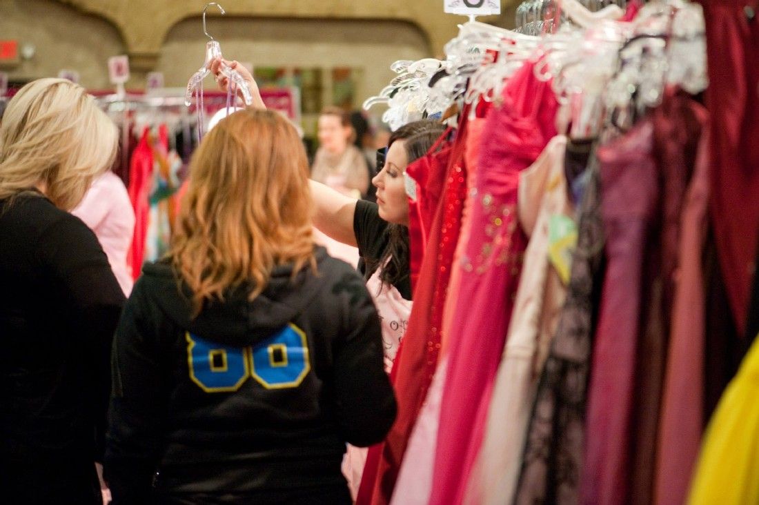 Giving Gown Foundation holds prom dress drive