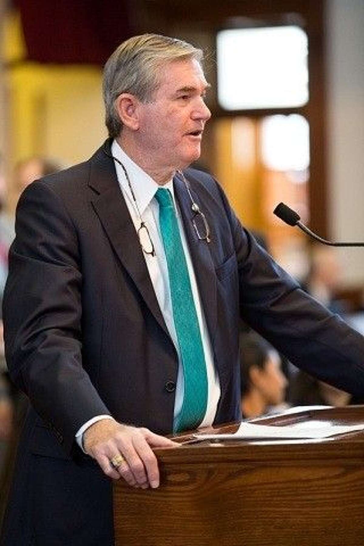 Thompson sponsors bill to expand UHCL Pearland