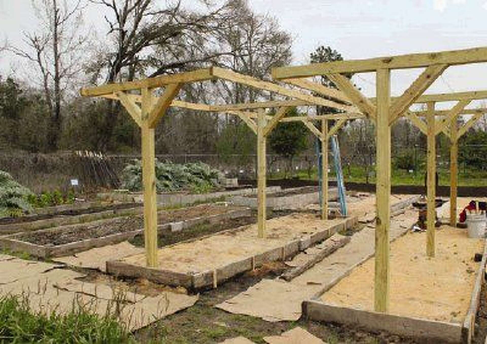 Helpful hints for constructing a versatile Mittleider garden