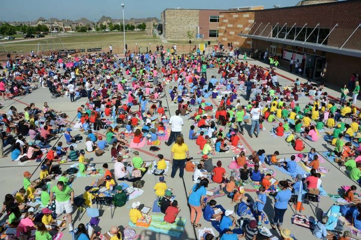Pope Elementary attempts world's largest reading lesson record