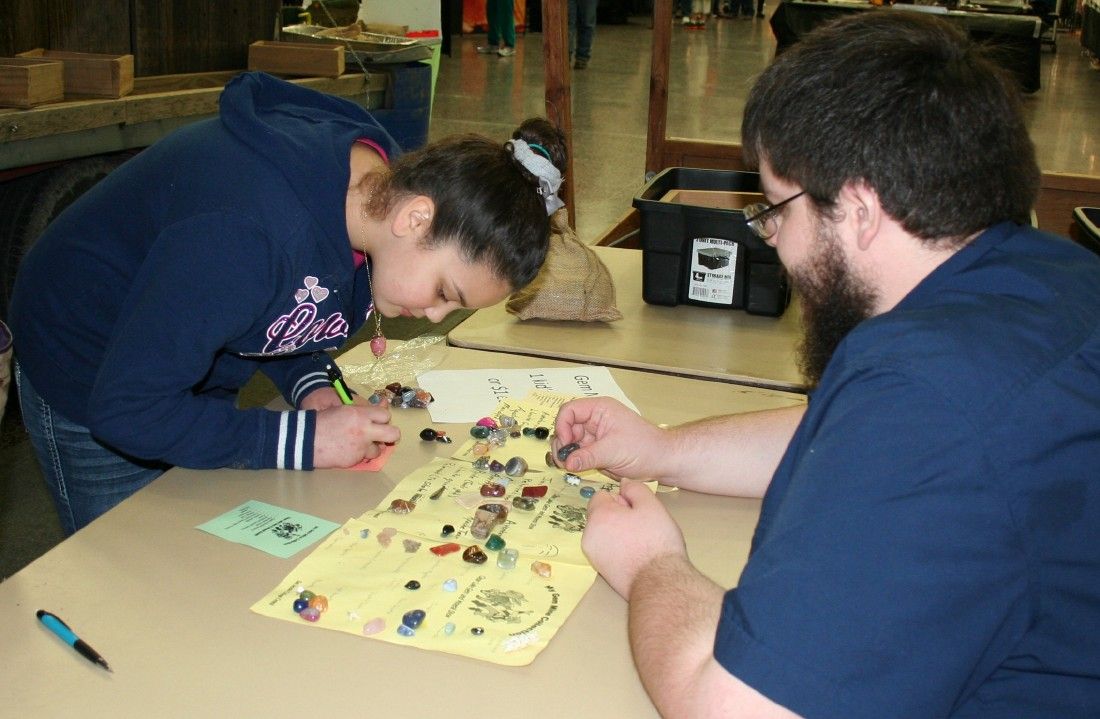 Geology Club uses fossils, gems to educate at mineral show