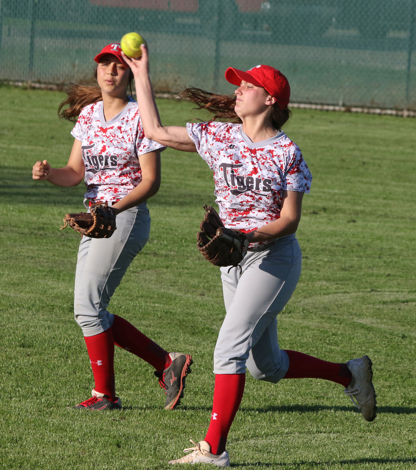 Clements, Dulles, Travis softball tied for district lead