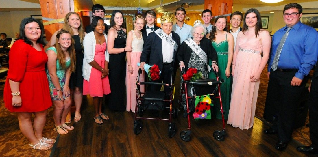 High school club hosts senior citizen prom
