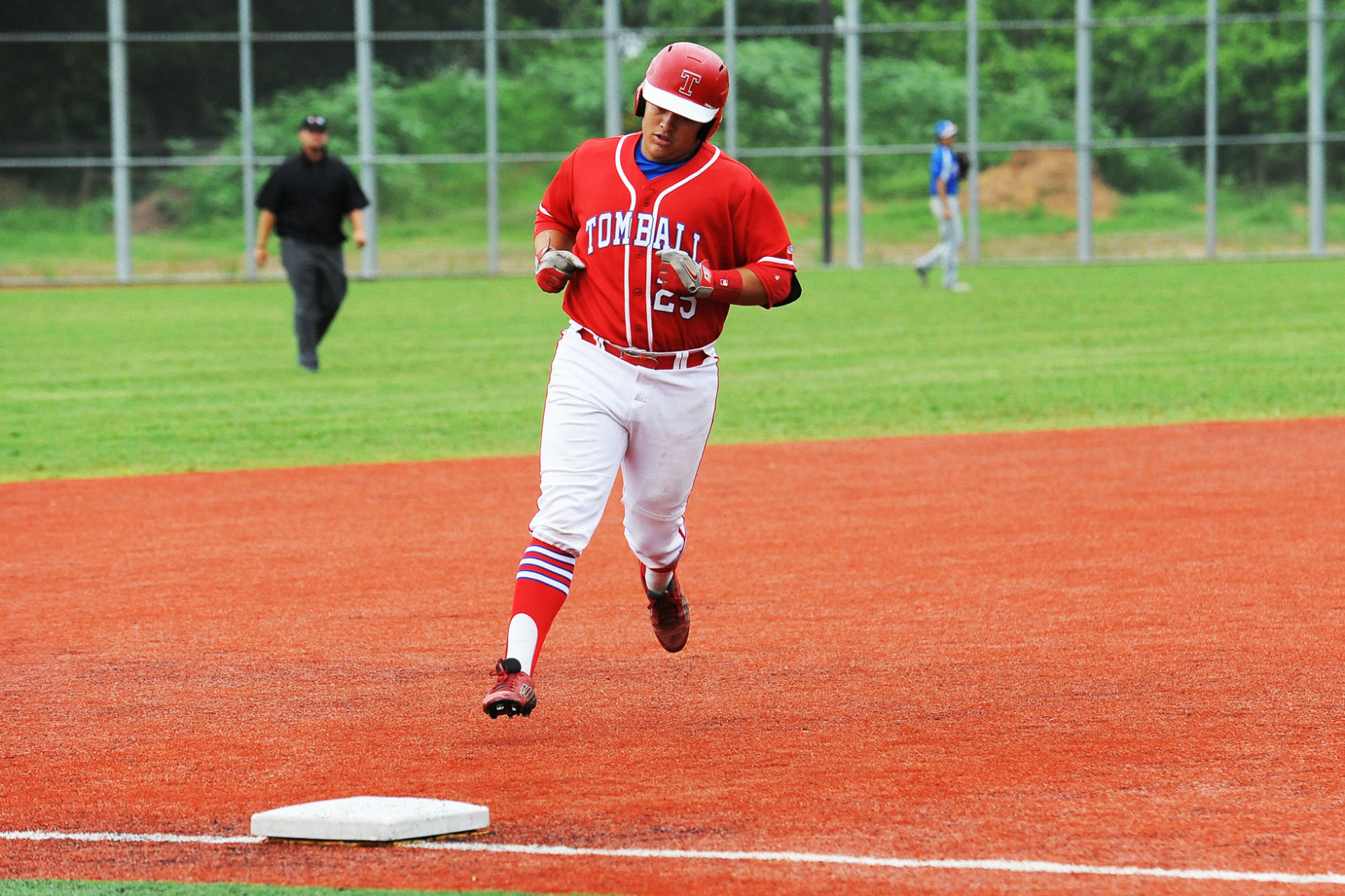 BASEBALL: Tomball takes game one in extra innings