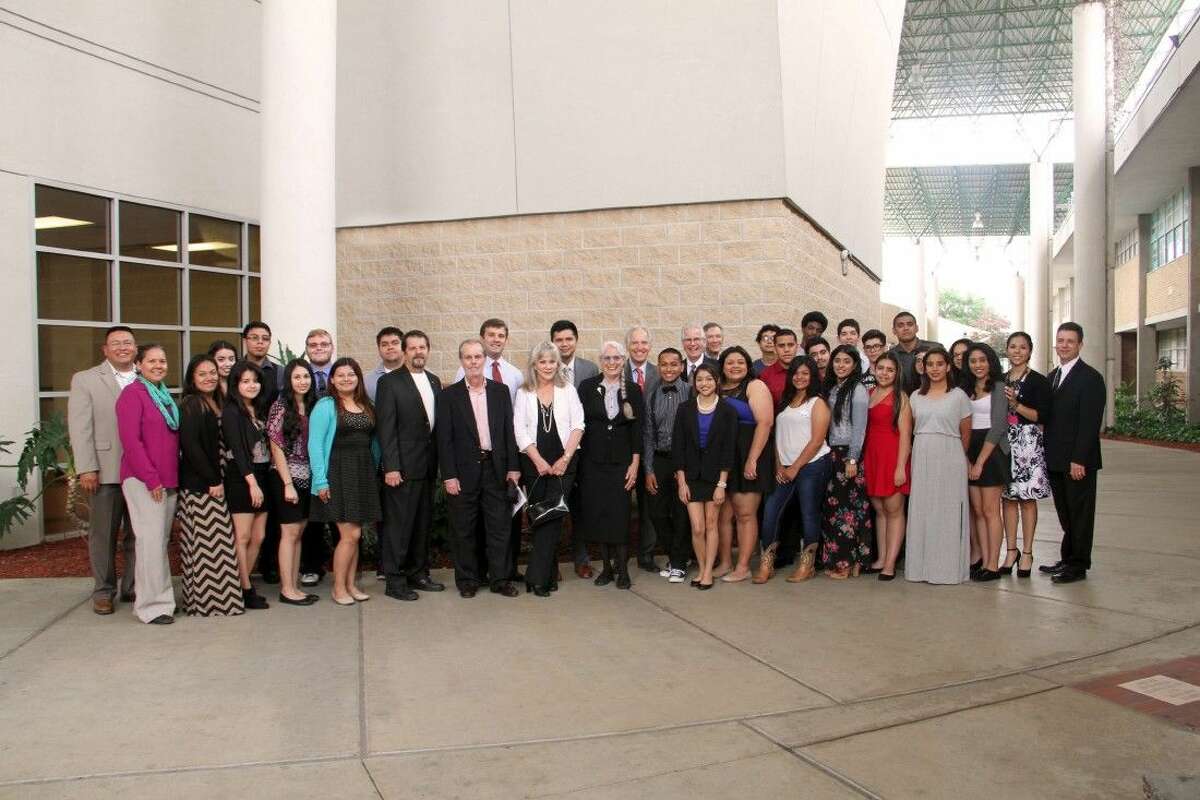 Pasadena High School honors mentors, students