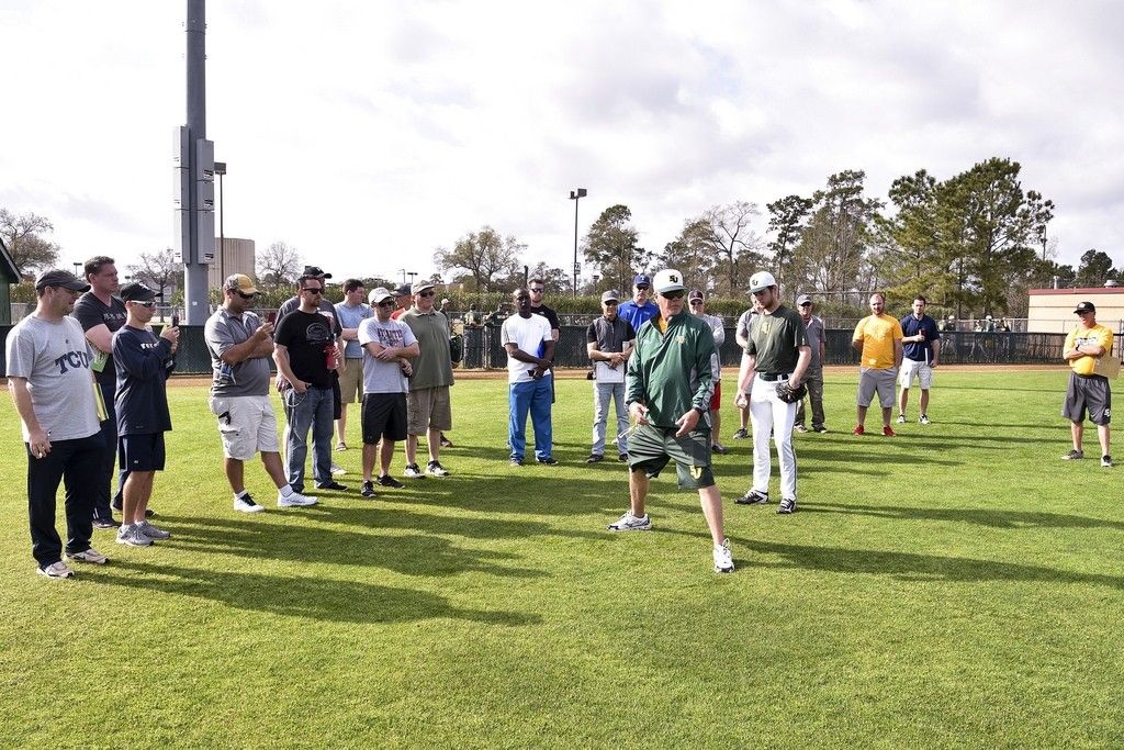 San Jacinto College baseball team hosts Little League coaches’ clinic