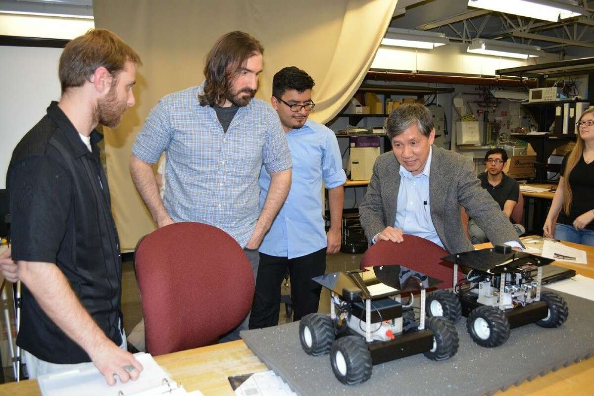 University robotics team preps for NASA competition